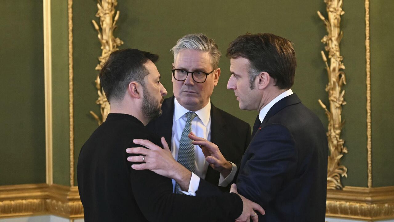 "Cuộc nổi dậy đang âm ỉ". Món quà của Macron dành cho Zelensky gây ra ...