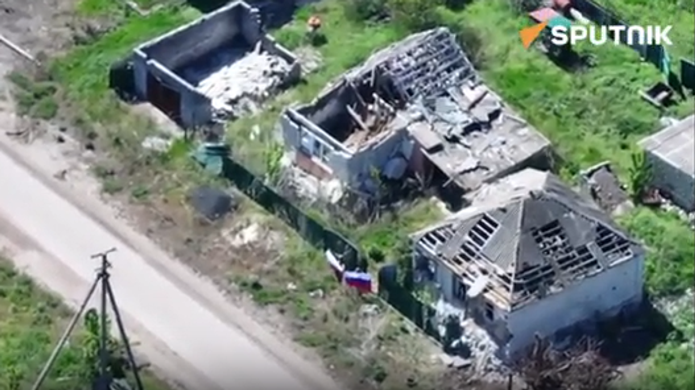 Bộ Quốc phòng Nga công bố đoạn video về lá cờ Nga được kéo lên trên Torskoye - 15.05.2025 ...